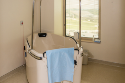 Water Labor and Delivery at a Birthing Center – West Suburban Medical ...